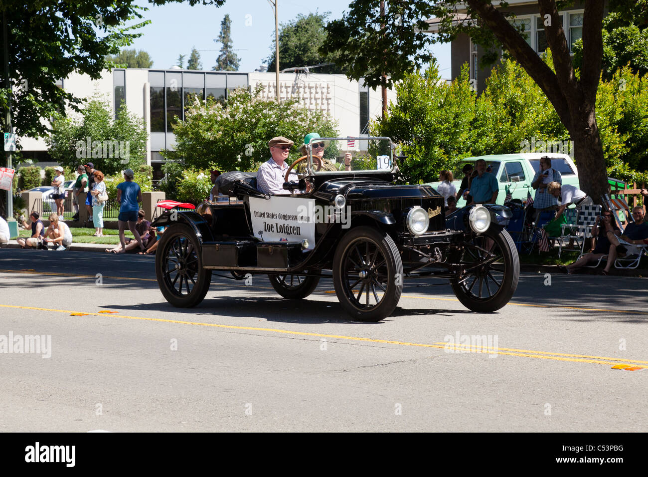 SAN JOSE, CA, USA - JULY 4: 4th of July Rose, White and Blue Parade ...