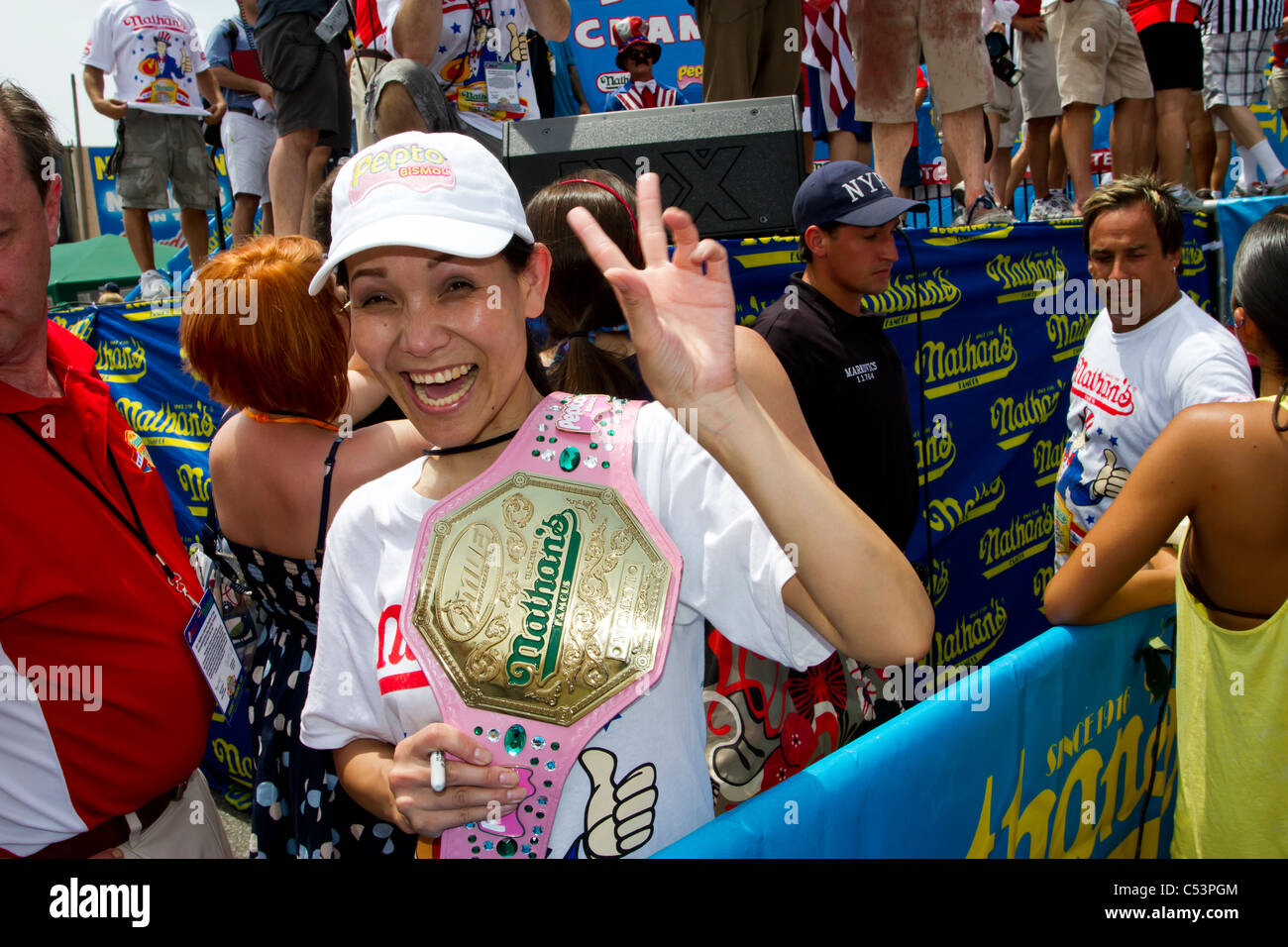Women's Champion Sonya Thomas flashing a victory sign while holding the ...