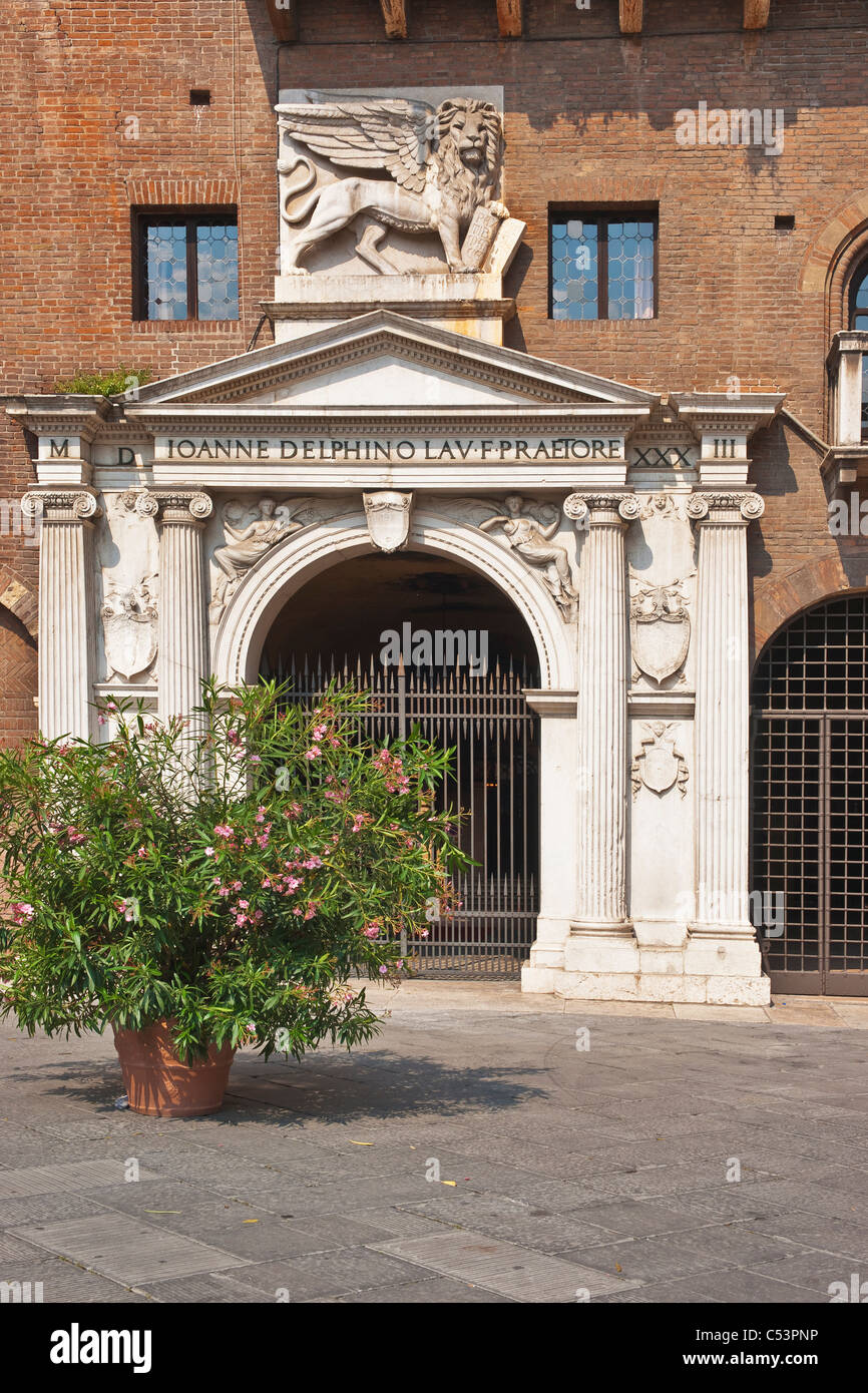 Main square of verona hi-res stock photography and images - Alamy