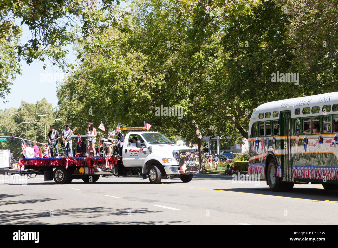 SAN JOSE, CA, USA - JULY 4: 4th of July Rose, White and Blue Parade ...