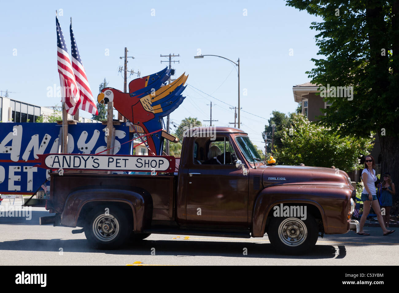 SAN JOSE, CA, USA - JULY 4: 4th of July Rose, White and Blue Parade ...