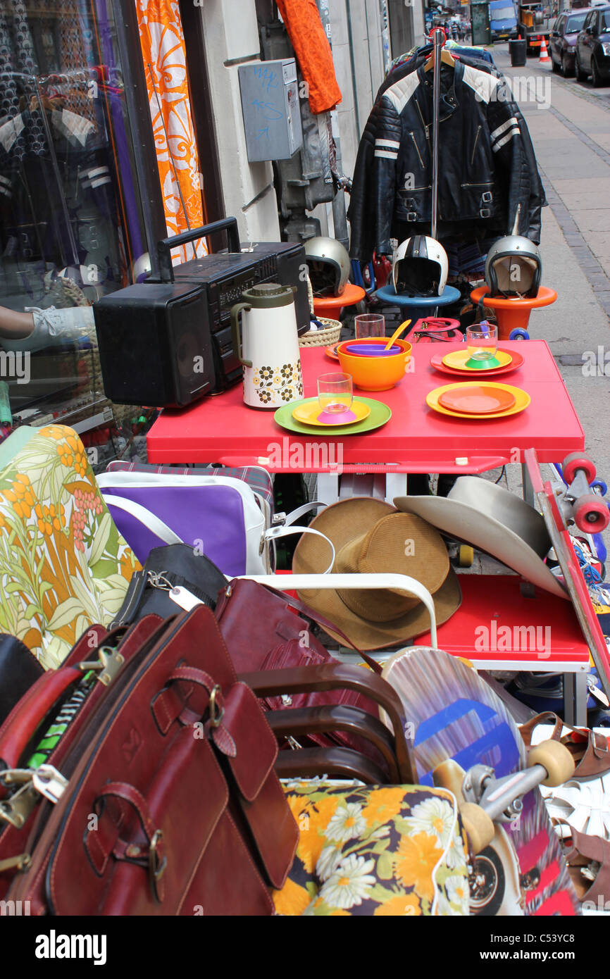 Secondhand recycling hi-res stock photography and images - Alamy