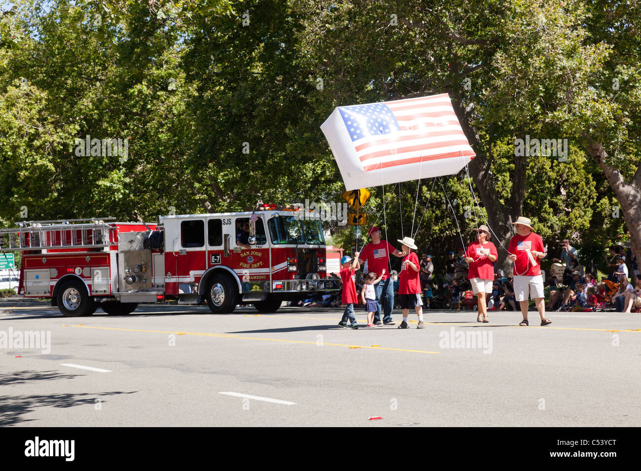 SAN JOSE, CA, USA - JULY 4: 4th of July Rose, White and Blue Parade ...
