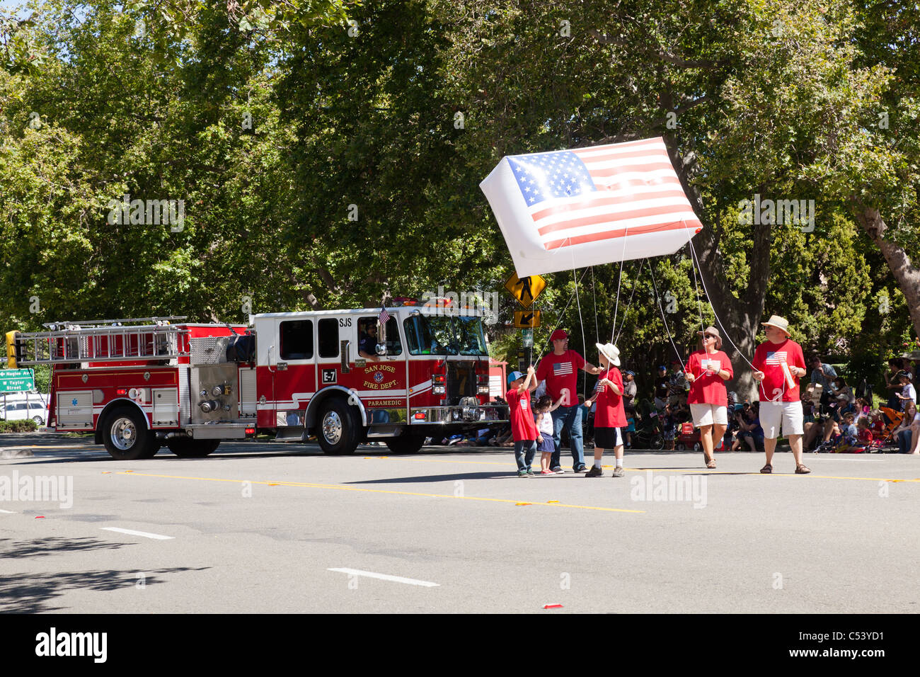 SAN JOSE, CA, USA - JULY 4: 4th of July Rose, White and Blue Parade ...