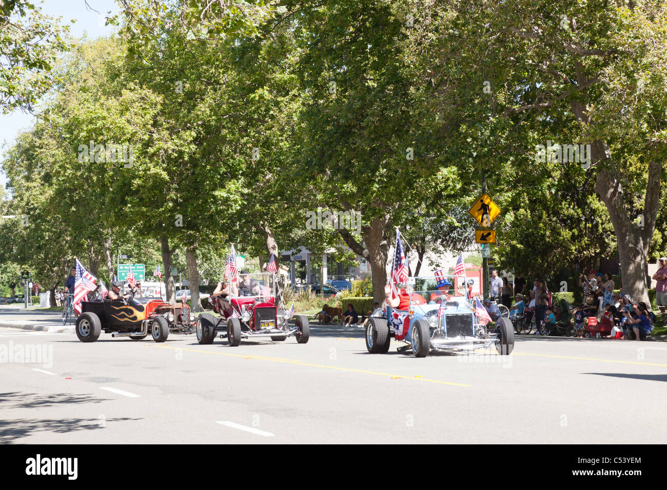 SAN JOSE, CA, USA - JULY 4: 4th of July Rose, White and Blue Parade ...