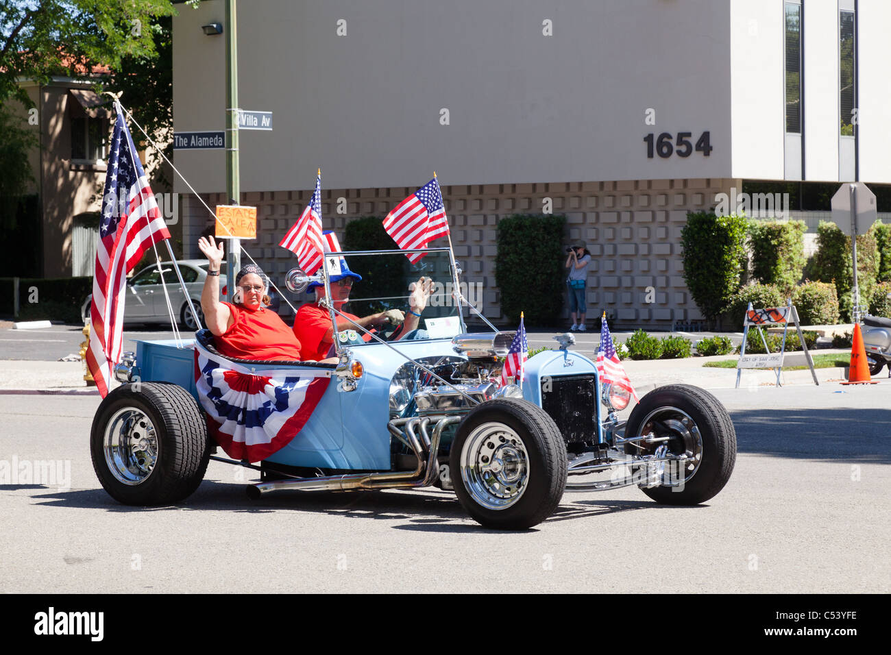 SAN JOSE, CA, USA - JULY 4: 4th of July Rose, White and Blue Parade ...