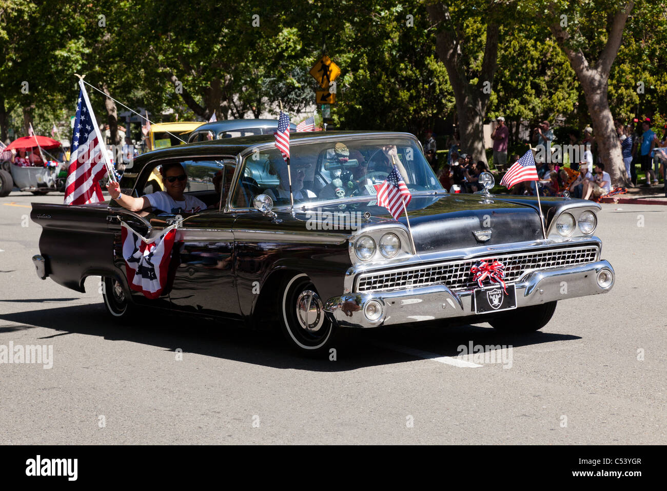 SAN JOSE, CA, USA - JULY 4: 4th of July Rose, White and Blue Parade ...