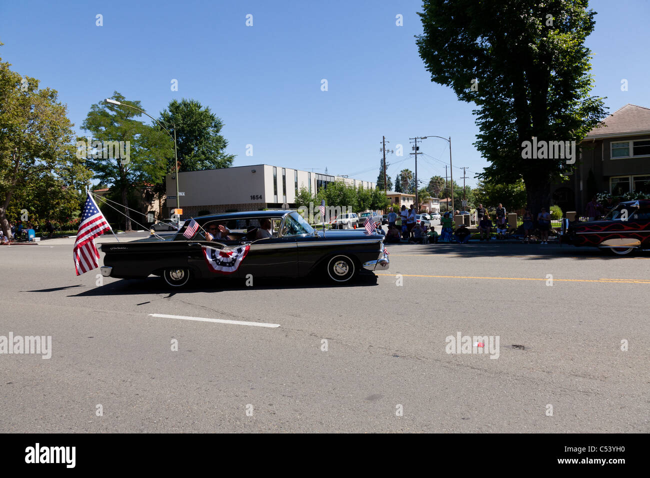 SAN JOSE, CA, USA - JULY 4: 4th of July Rose, White and Blue Parade ...