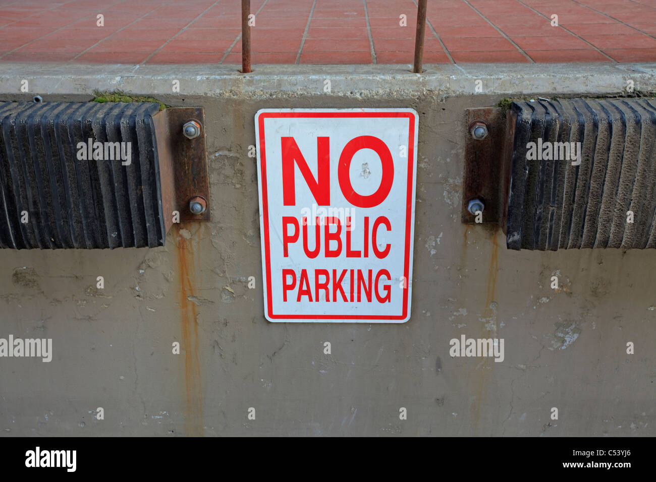 no public parking sign at loading dock Stock Photo - Alamy