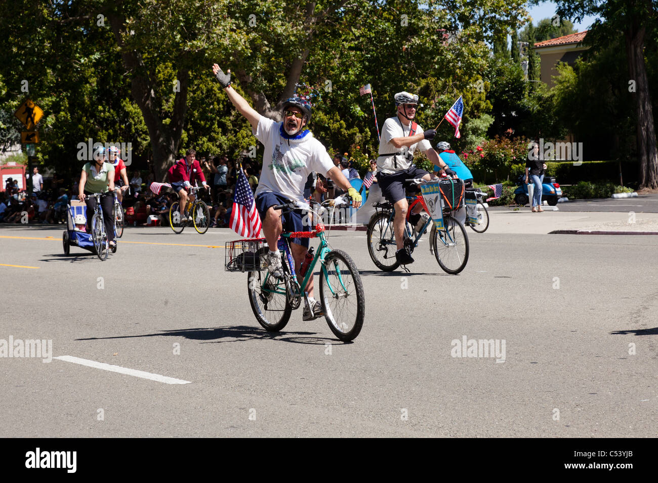 SAN JOSE, CA, USA - JULY 4: 4th of July Rose, White and Blue Parade ...