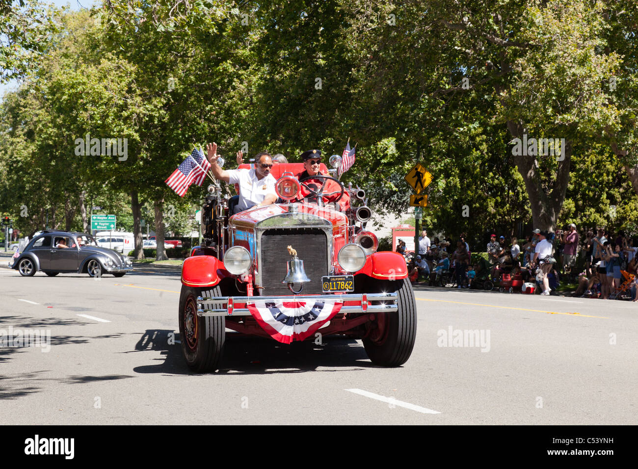 SAN JOSE, CA, USA - JULY 4: 4th of July Rose, White and Blue Parade ...