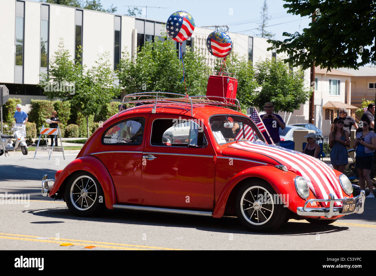 SAN JOSE, CA, USA - JULY 4: 4th of July Rose, White and Blue Parade ...