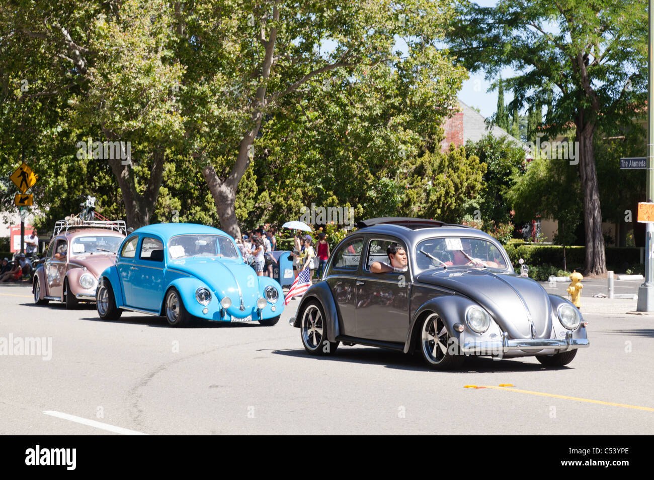 SAN JOSE, CA, USA - JULY 4: 4th of July Rose, White and Blue Parade ...