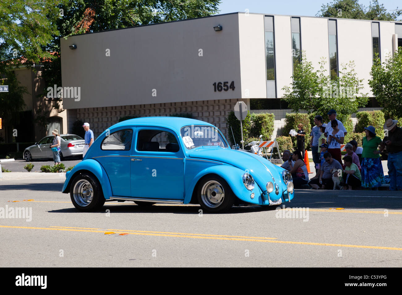SAN JOSE, CA, USA - JULY 4: 4th of July Rose, White and Blue Parade ...