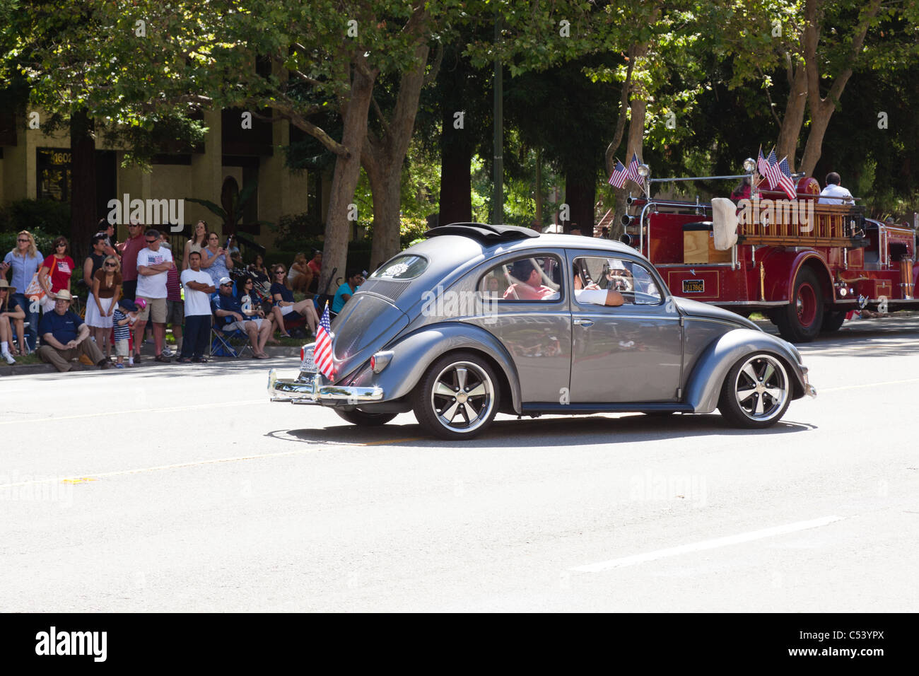 SAN JOSE, CA, USA - JULY 4: 4th of July Rose, White and Blue Parade ...