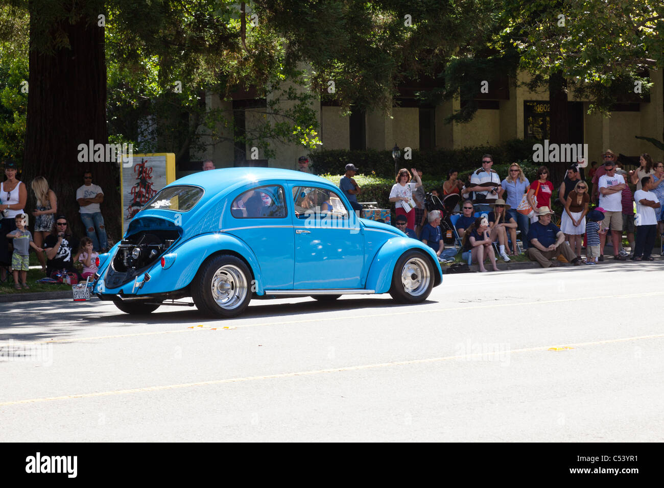 SAN JOSE, CA, USA - JULY 4: 4th of July Rose, White and Blue Parade ...
