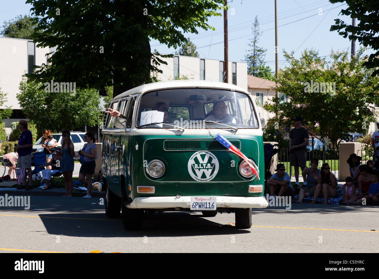 SAN JOSE, CA, USA - JULY 4: 4th of July Rose, White and Blue Parade ...