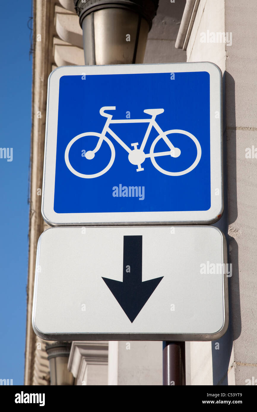 Cycle Lane Sign on Street in Paris, France Stock Photo - Alamy