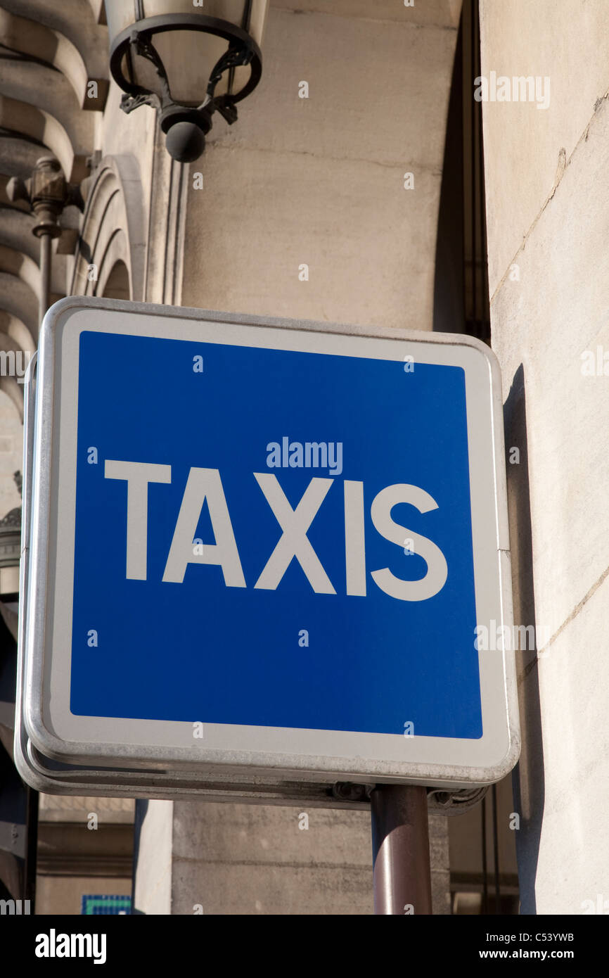 Paris taxi sign hi-res stock photography and images - Alamy