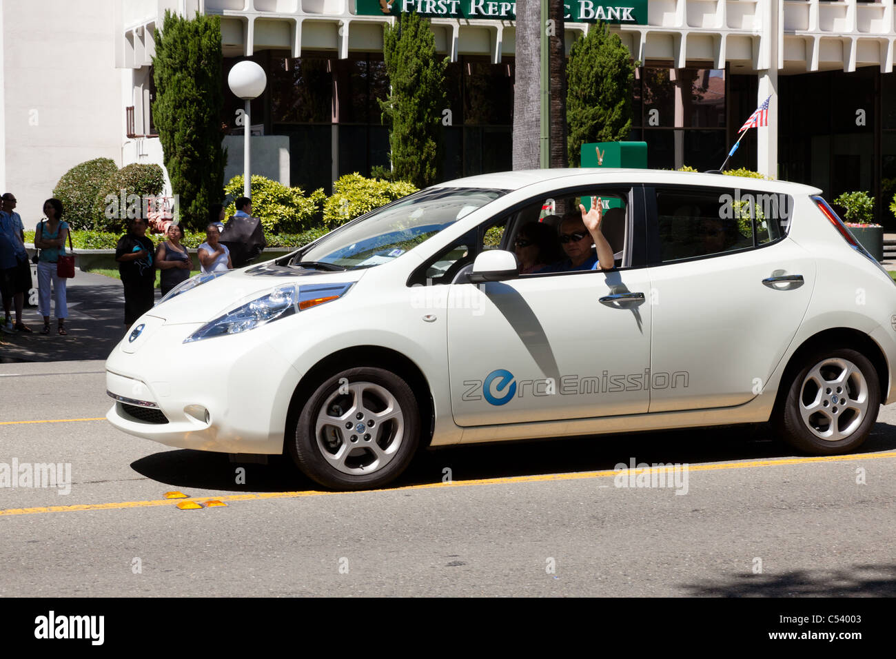 SAN JOSE, CA, USA - JULY 4: 4th of July Rose, White and Blue Parade. It ...