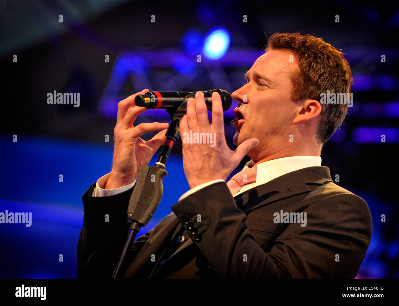 Opera singer russell watson hi-res stock photography and images - Alamy