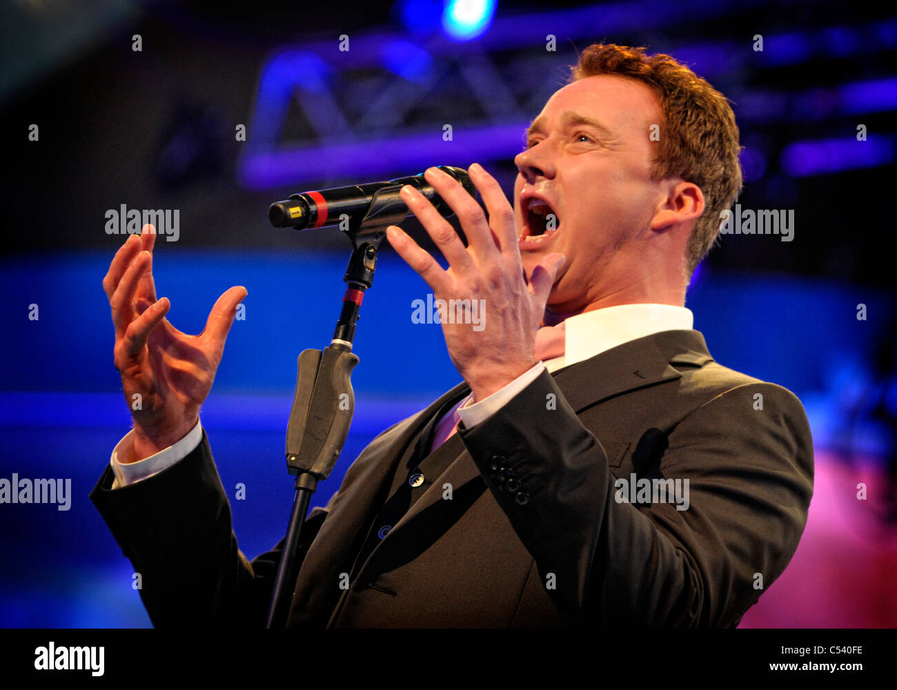 Opera singer russell watson hi-res stock photography and images - Alamy