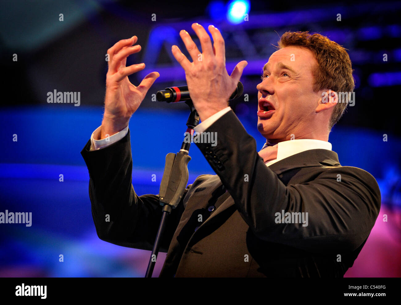 Opera singer russell watson hi-res stock photography and images - Alamy