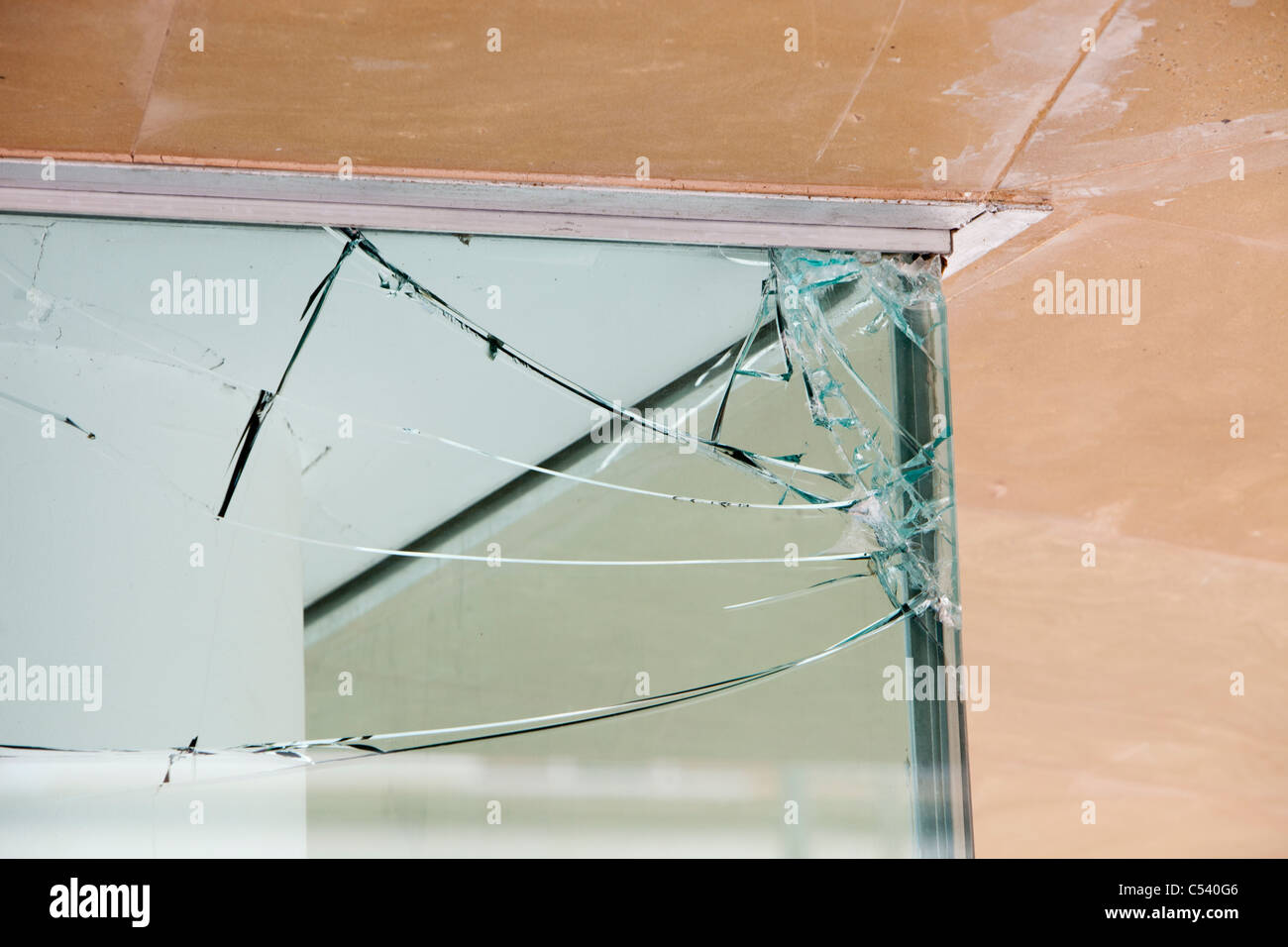 Earthquake glass hi-res stock photography and images - Alamy