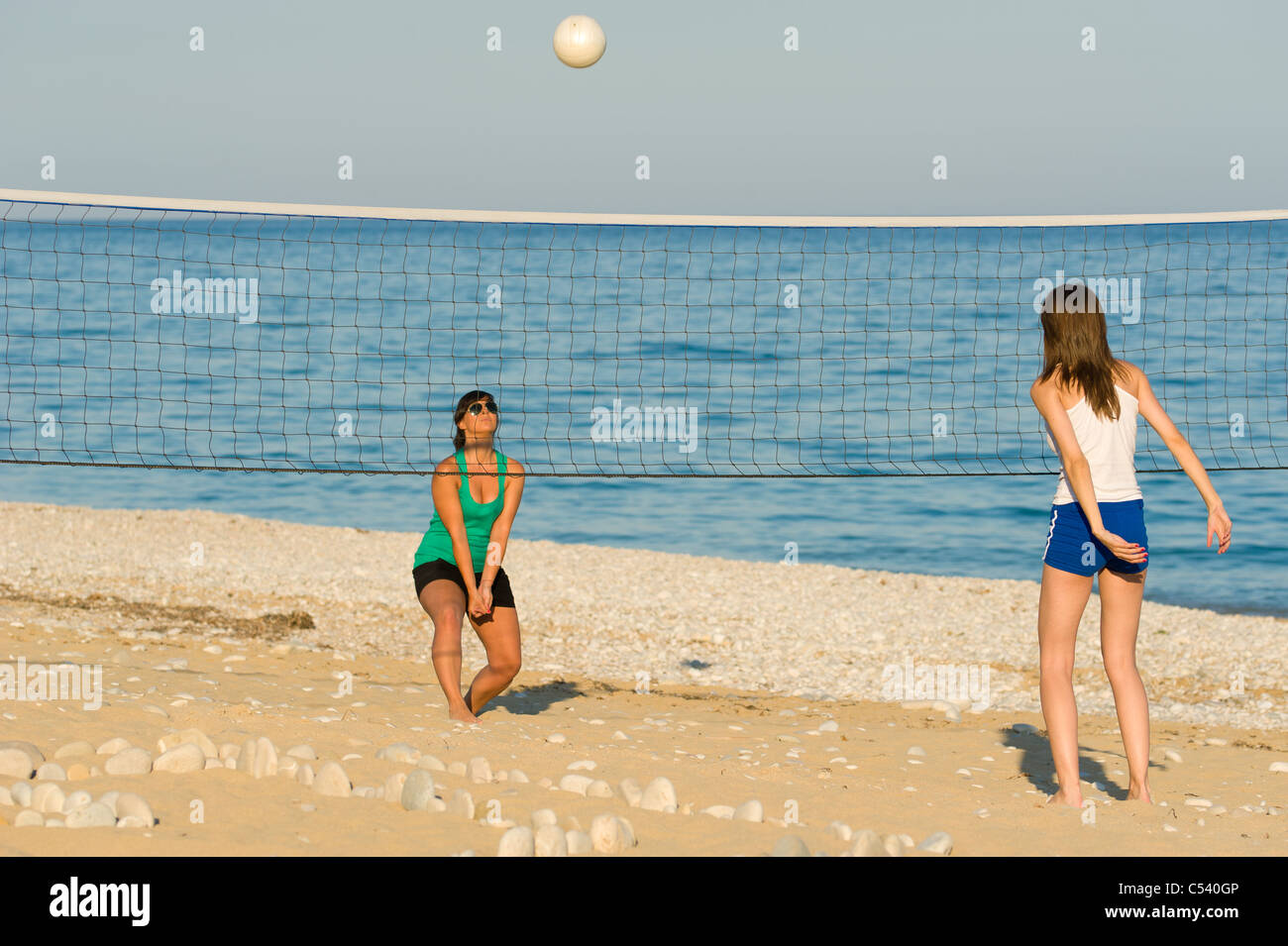 Two women playing beach volleyball hi-res stock photography and images ...