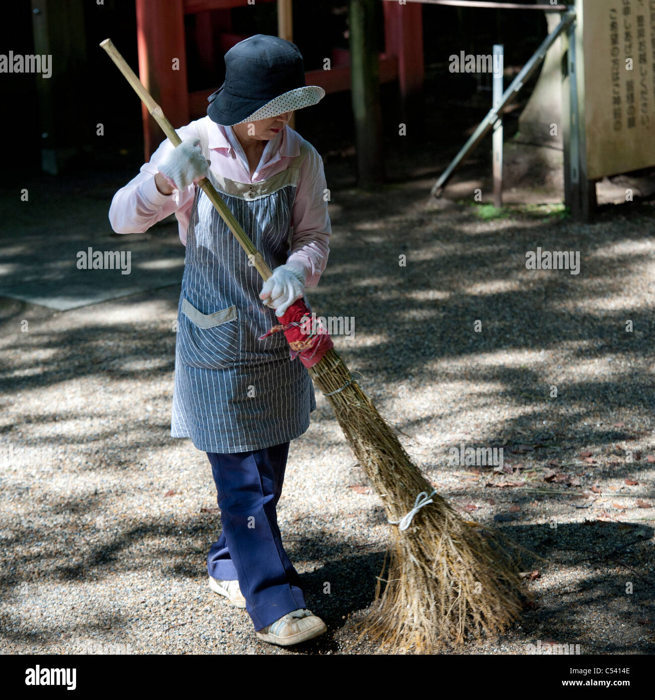Woman sweeping at kasuga taisha shrine hi-res stock photography and ...