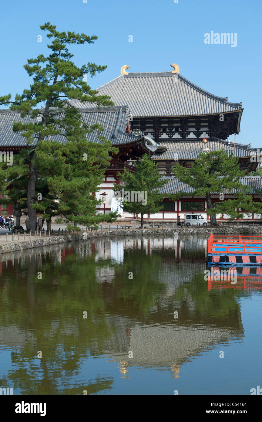 Clear water temple hi-res stock photography and images - Alamy