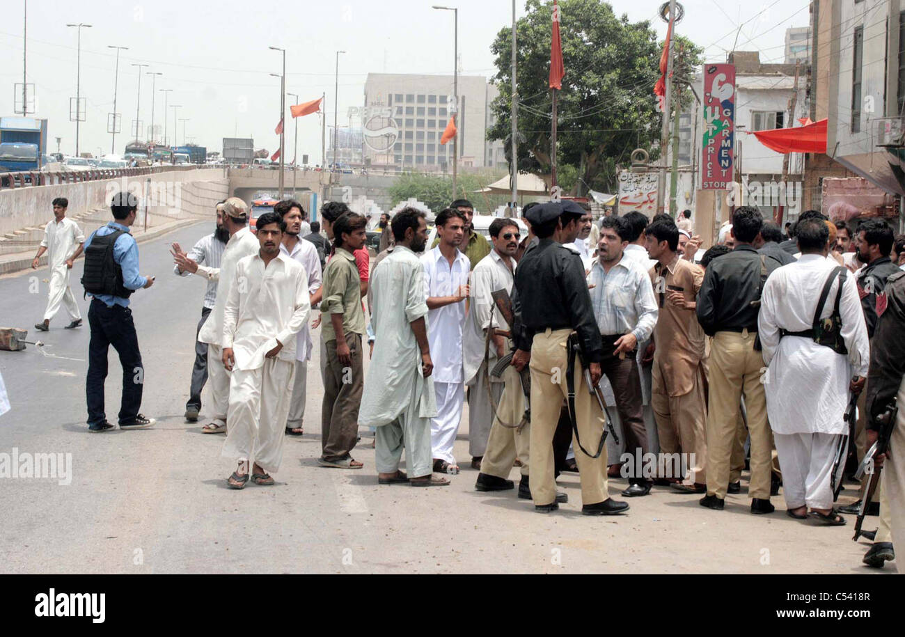 Policemen negotiate with angry mob who were blocked road as violence ...