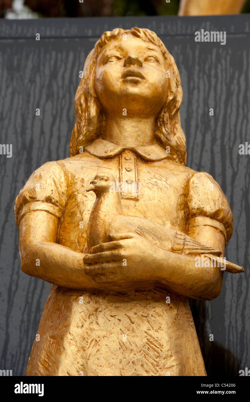 Statues at Nagasaki Atomic Bomb Museum, Nagasaki, Japan Stock Photo - Alamy