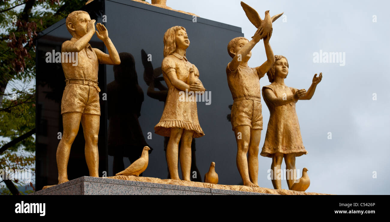 Statues at Nagasaki Atomic Bomb Museum, Nagasaki, Japan Stock Photo - Alamy