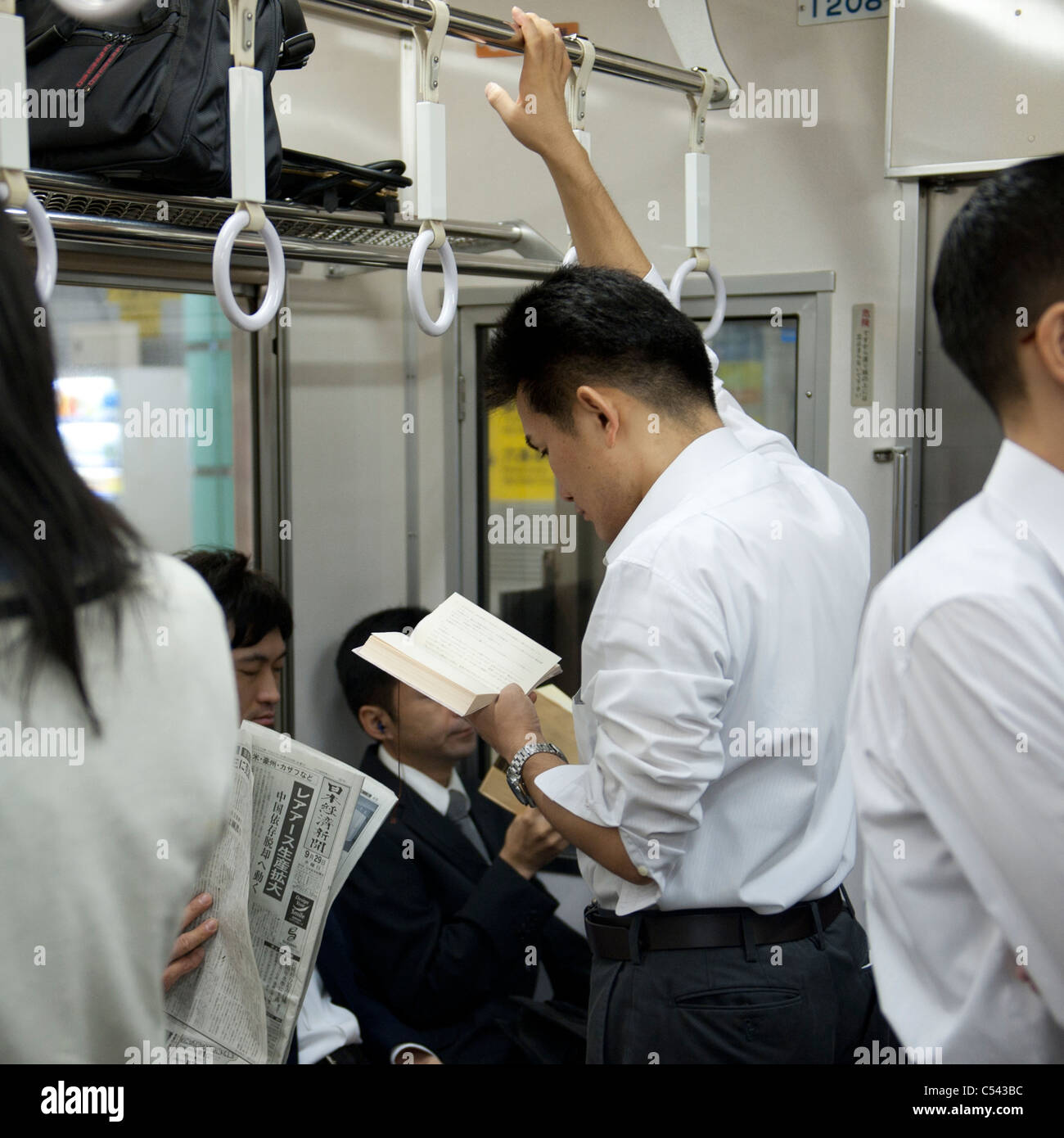 People standing in tokyo subway hi-res stock photography and images - Alamy
