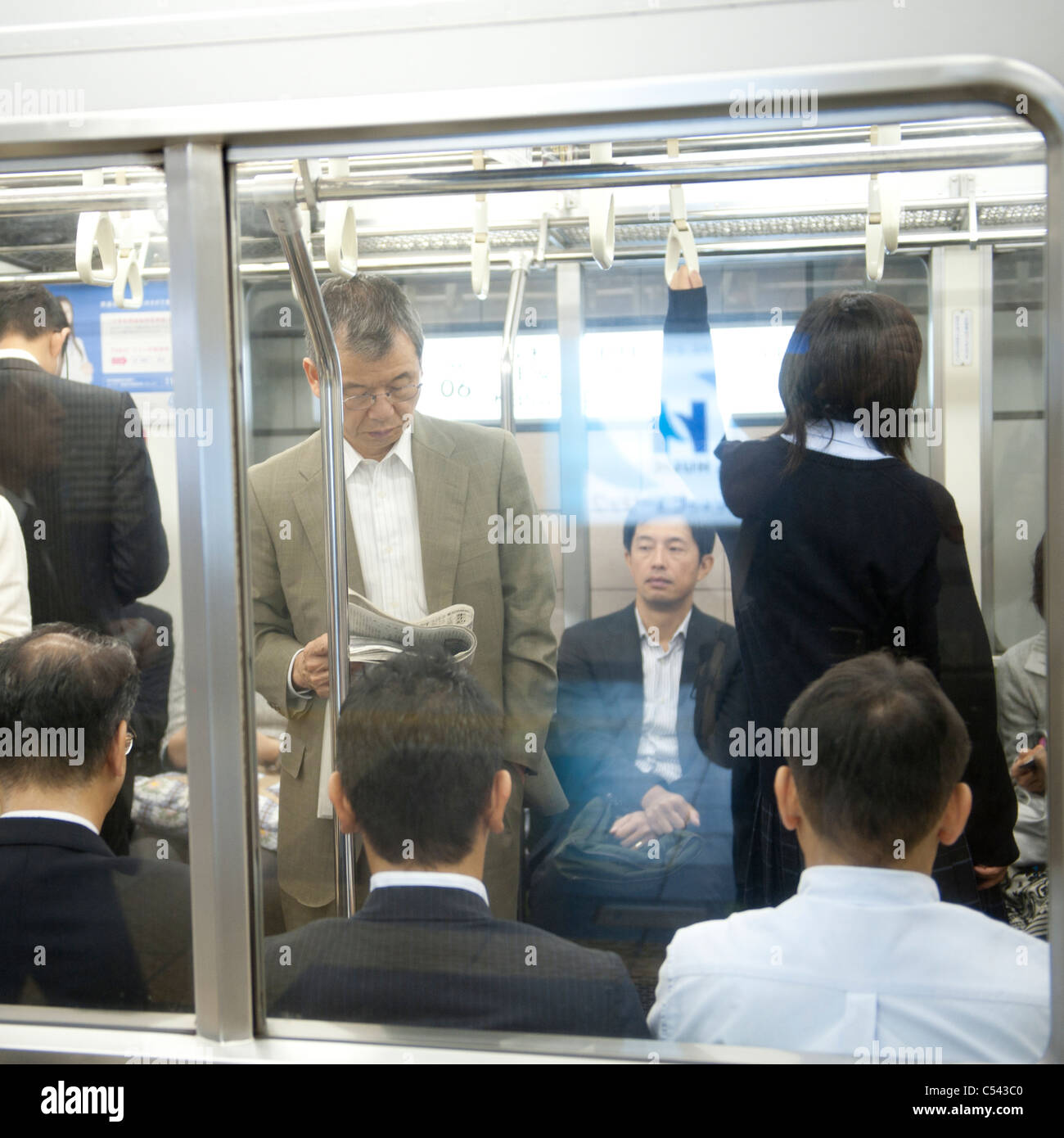 People standing in tokyo subway hi-res stock photography and images - Alamy