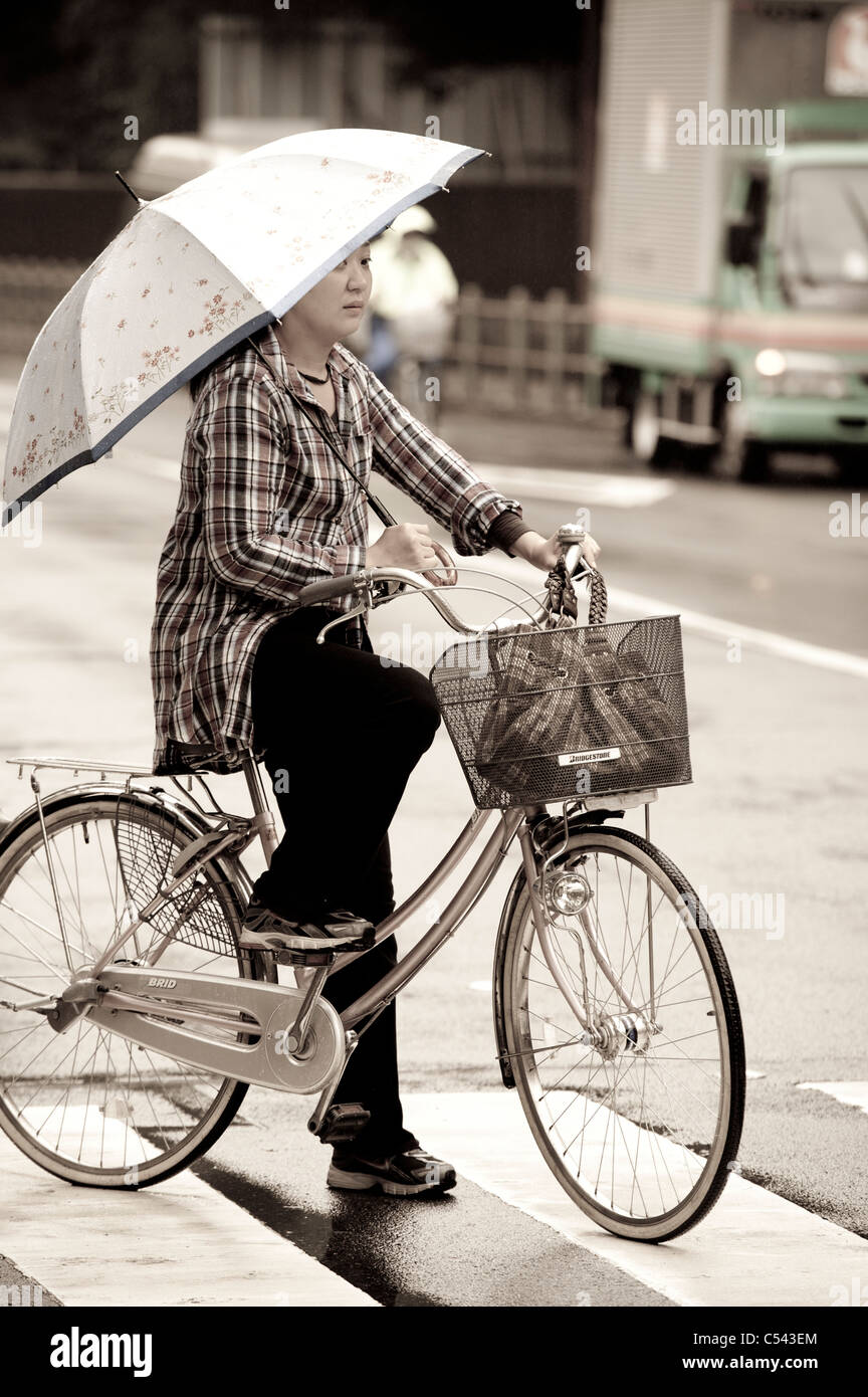 Tokyo japan people carry hi-res stock photography and images - Alamy