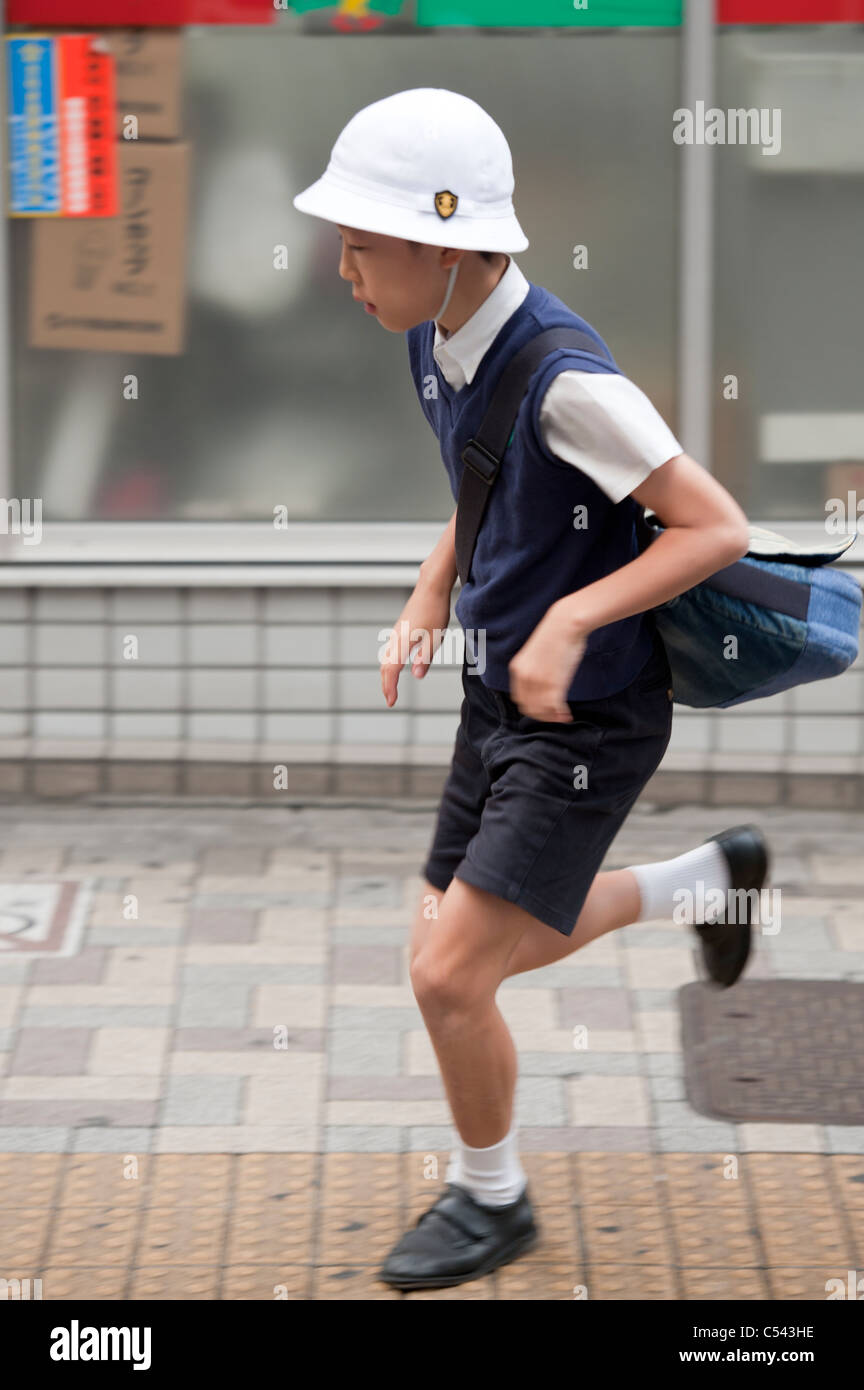 Schoolchildren tokyo hi-res stock photography and images - Alamy