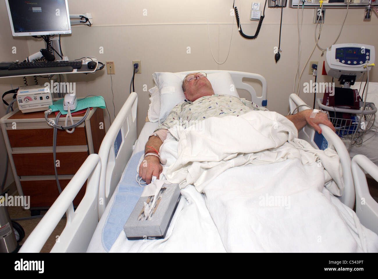 Patient recovering in hospital bed Stock Photo - Alamy