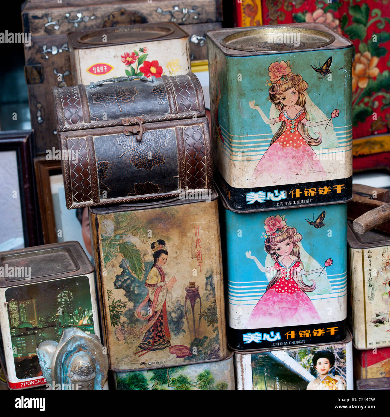 Artifacts for display at a market stall, Shanghai, China Stock Photo ...
