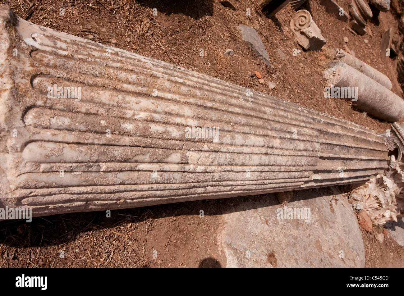 Crumbling column hi-res stock photography and images - Alamy
