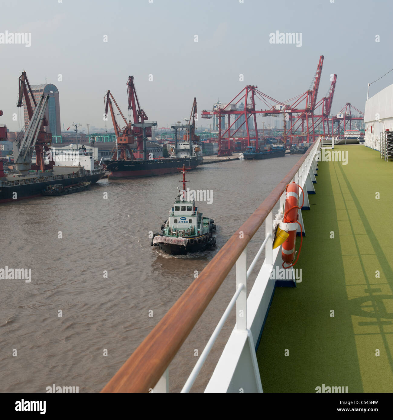 Cranes at a commercial dock, Yangtze River, Shanghai, China Stock Photo ...