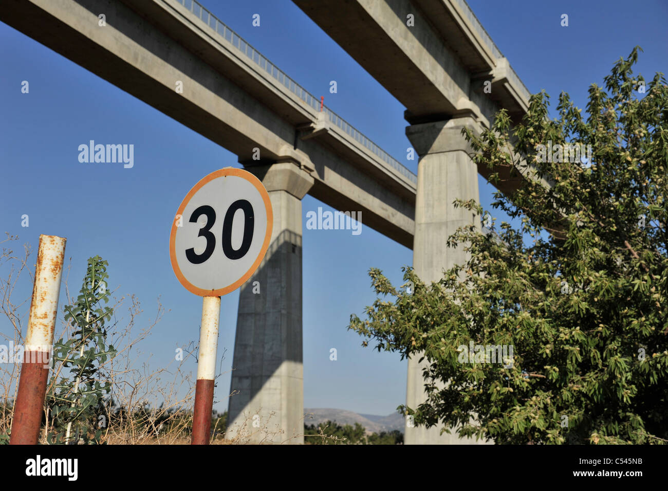 train bridge on pillars constructive Stock Photo - Alamy