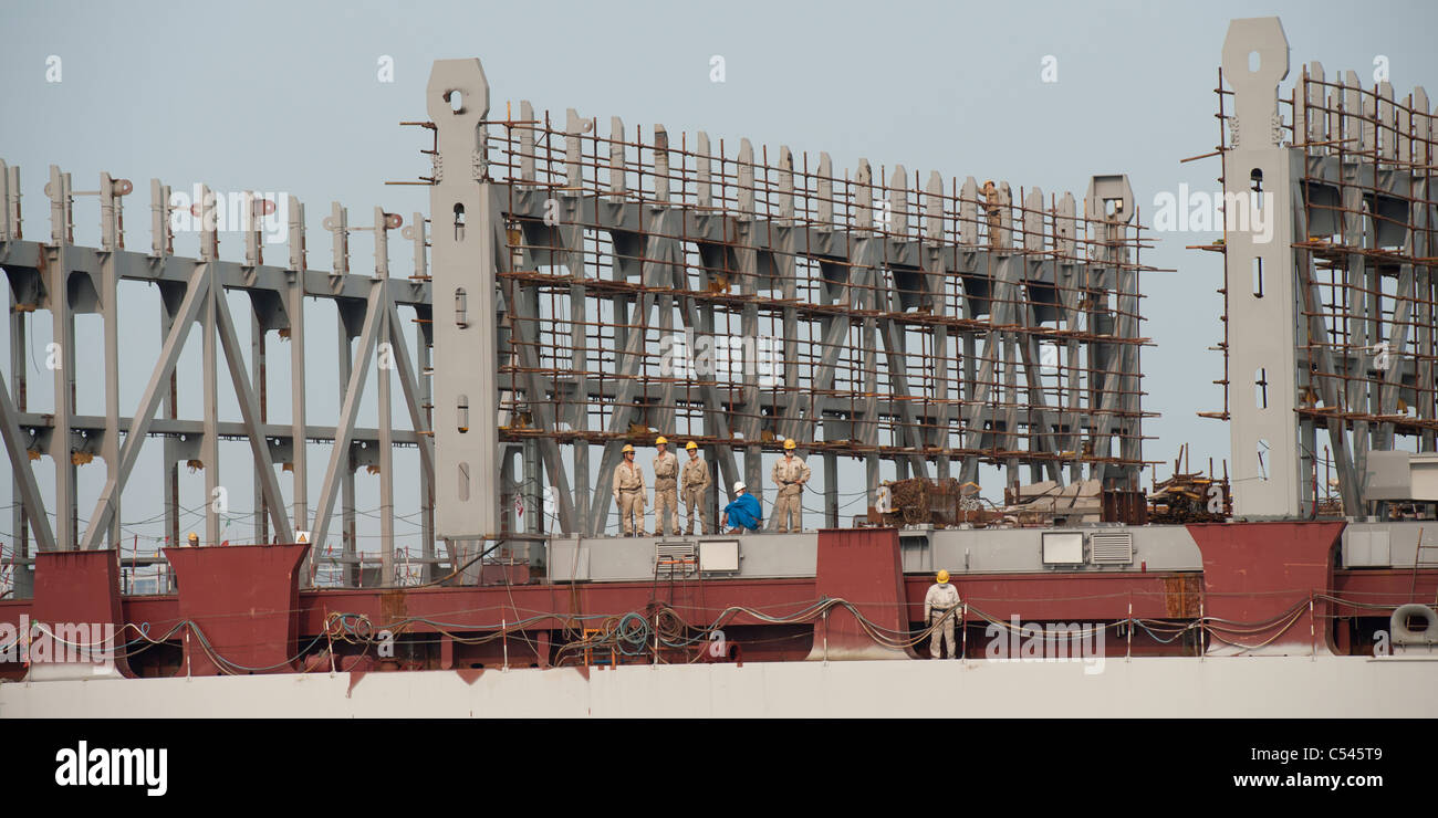 Commercial dock construction yangtze river hi-res stock photography and ...