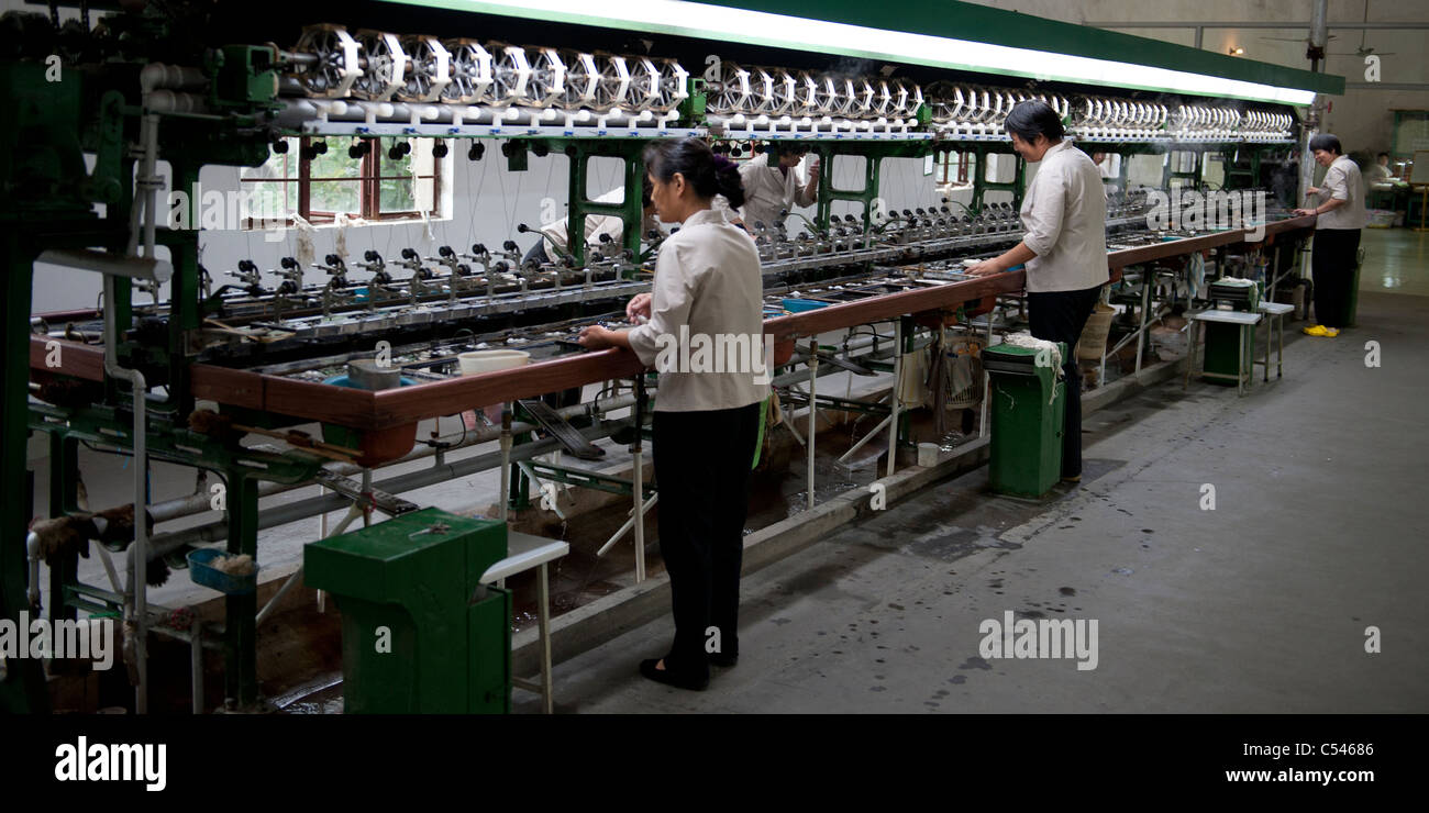 Lady mill worker hi-res stock photography and images - Alamy