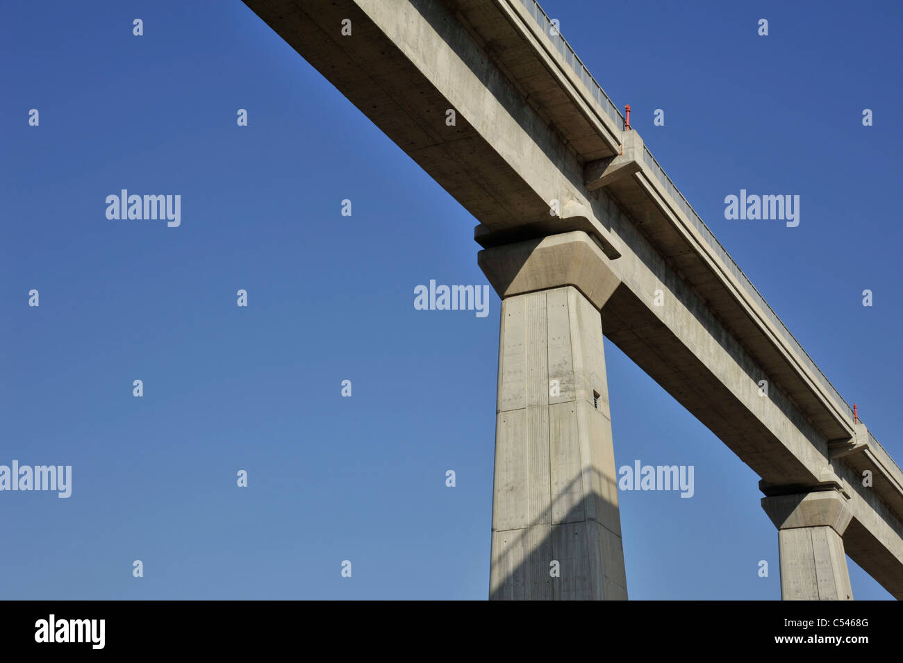 train bridge constructive Stock Photo - Alamy