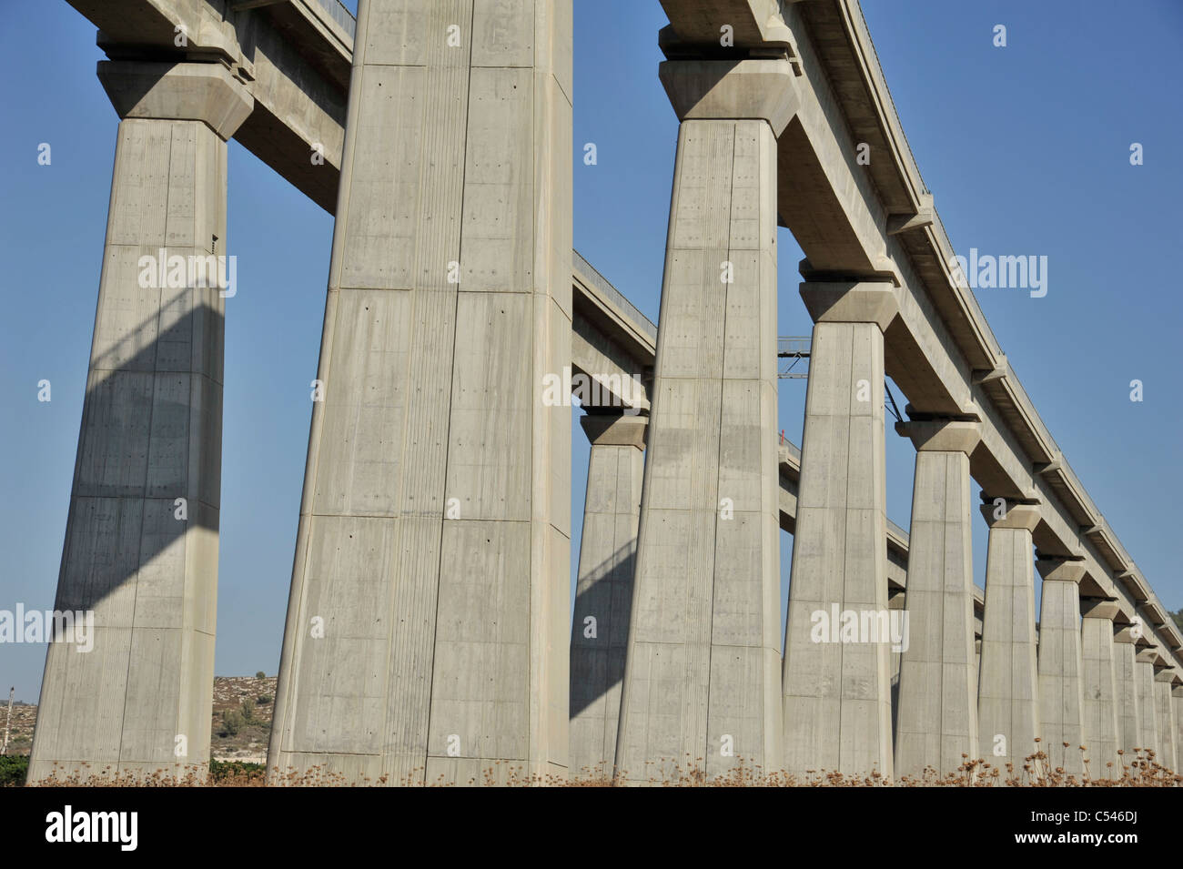 train bridge constructive Stock Photo - Alamy