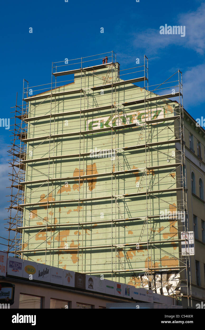 Construction scaffolding side building hi-res stock photography and ...