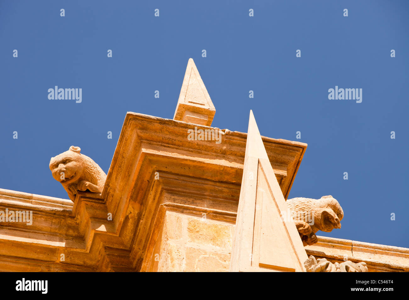 Gargoyles on the roof hi-res stock photography and images - Alamy