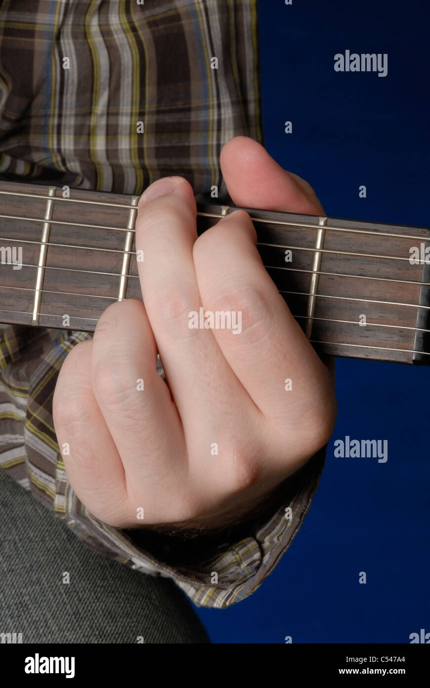 Man's hand demonstrating a G Chord on guitar Stock Photo - Alamy